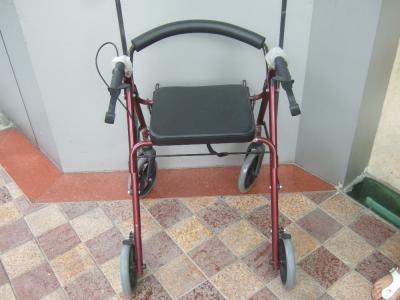 Cina La camminata pieghevole di mobilità aiuta la condizione di alluminio di terapia di riabilitazione per disattivato in vendita