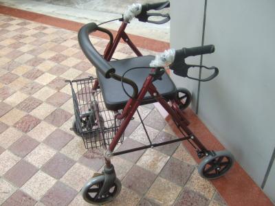 Cina La camminata pieghevole di mobilità aiuta la condizione di alluminio di terapia di riabilitazione per disattivato in vendita