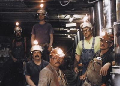 Cina Luci ricaricabili di cantieri sotterranei del faro dell'ABS IP68 LED con la luce di avvertimento in vendita