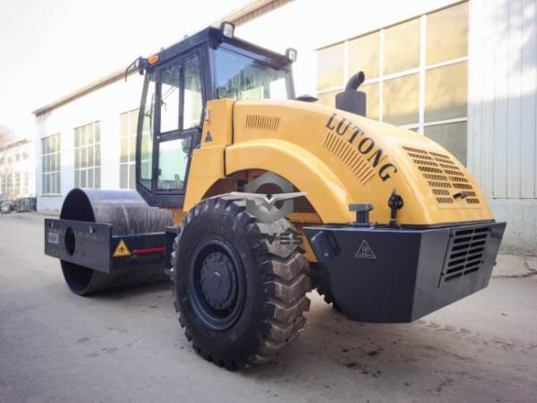 Quality 12 Ton Single Drum Road Roller LT212B Soil Compactor for sale in Tanzania for sale