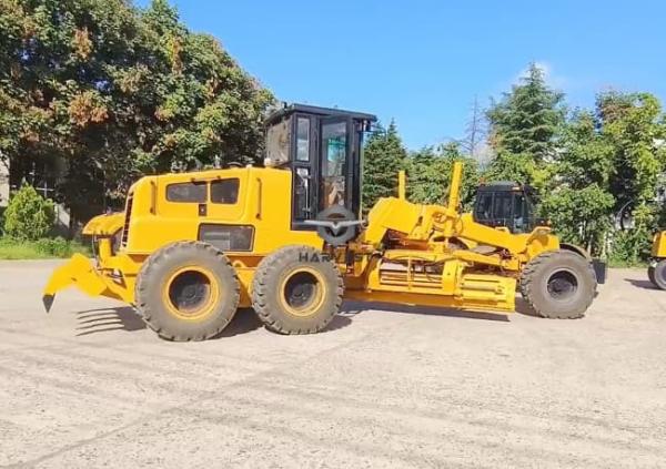 Quality 215HP Motor Grader PY220C with Cummins Engine and Rear Ripper in Oman for sale