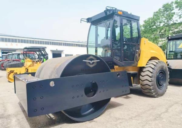 China 18 Ton Road Construction Single Drum Roller LT218B Cummins Engine 150hp supplier