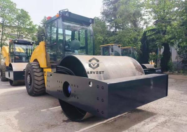 Quality 18 Ton Road Construction Single Drum Roller LT218B Cummins Engine 150hp for sale