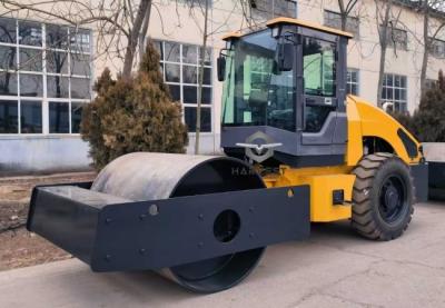 中国 75kW Cumminsエンジン搭載の8トンシングルドラム振動ロードローラーLTS208H販売 販売のため