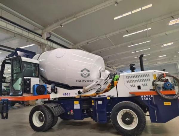 Quality 5.5m3 Self Loading Mixer with Powerful Cummins Engine Hot Sale In for sale