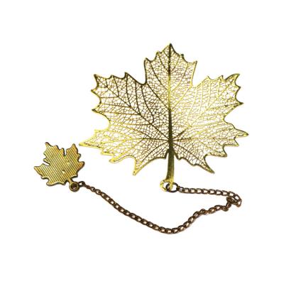 China Customized Metal Christmas Ornaments Gilded Maple Leaf Christmas Ornaments Durable for sale