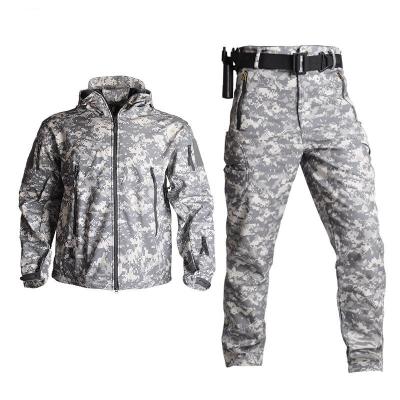 Cina Vestito impetuoso Shell Waterproof Jacket molle di Shell Waterproof Jacket del tessuto molle dello zigrino in vendita
