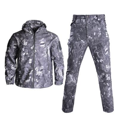 Cina Vestito impetuoso Shell Waterproof Jacket molle di Shell Waterproof Jacket del tessuto molle dello zigrino in vendita