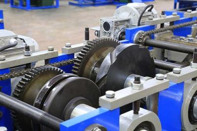 Cina Rotolo d'acciaio di Manica di C che forma macchina, Purlins a forma di C che formano macchina in vendita