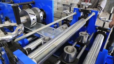 China Gemakkelijke verrichting C die Purlin Veranderingstype van de Machine de Automatische Grootte Norm van Ce vormen Te koop