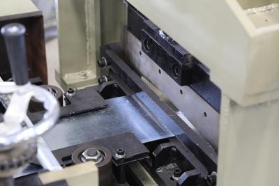 China Similar como o parafuso prisioneiro e a trilha do Greenfield de SAMCO rolam formando o tipo rápido da mudança da máquina à venda