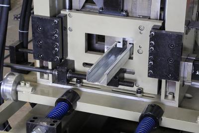 China Similar como o parafuso prisioneiro e a trilha do Greenfield de SAMCO rolam formando o tipo rápido da mudança da máquina à venda