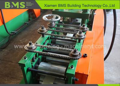 Cina Rotolo del tavolato dello scaffale di spessore 0.8mm 1.2mm che forma macchina con alloggio H450 in vendita