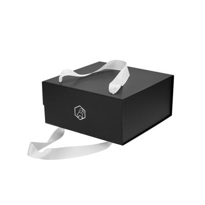 China Lightweight PSD Rigid Gift Boxes Embossing Cosmetic Gift Box Packaging for sale