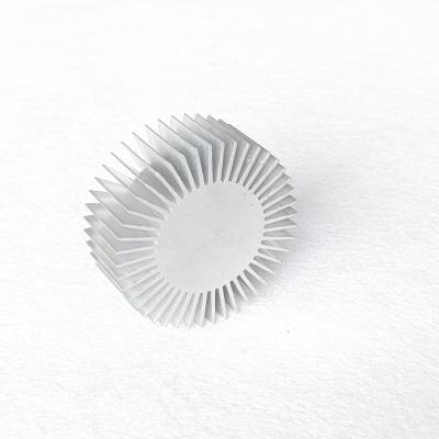 Cina Erosione di alluminio su misura del dissipatore di calore di CNC del dissipatore di calore di precisione di forma resistente in vendita