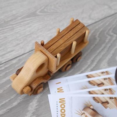 Cina I camion di legno fatti a mano mobili dei giocattoli passano insabbiato con progettazione semplice in vendita
