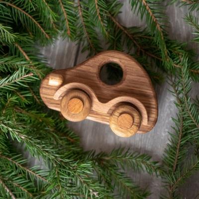 Cina Giocattoli di legno fatti a mano macchiati del faggio, automobili di legno fatte a mano per i bambini in età prescolare in vendita