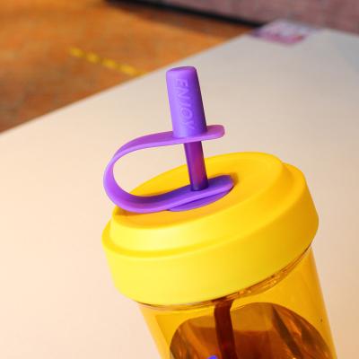 Cina 500 ml di tazza di caffè in plastica a prova di frattura con coperchio e paglia riutilizzabile in vendita