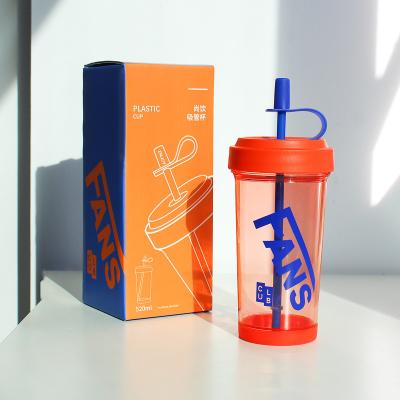 Cina 500 ml di tazza di caffè in plastica a prova di frattura con coperchio e paglia riutilizzabile in vendita