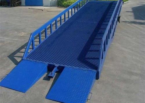 Rampes de chargement portables lourdes de 1,2 m à 1,8 m Hauteur de levage et rampe de chariot élévateur métallique de 5 à 15 tonnes