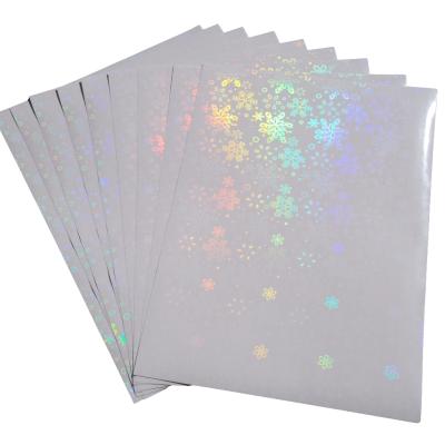 Cina Pellicola di laminazione olografica a freddo trasparente autoadesiva A4 con fiocchi di neve per la protezione fai-da-te di album fotografici in vendita