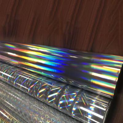 China Metallized BOPP Holographic Wet Lamination Film Water Based Adhesive Diverse Patterns Customizable for Packaging and Printing Metalen BOPP Holographic Wet Lamination Film Water Based Adhesive Diverse Patterns Customizable for Packaging and Printing Te koop
