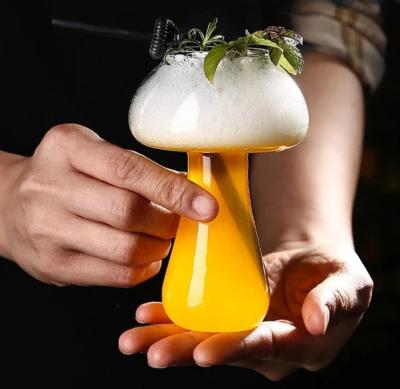 China Van de de Drankcocktail van de paddestoelvorm het Glasfles Transparante 285ml voor Baropslag Te koop