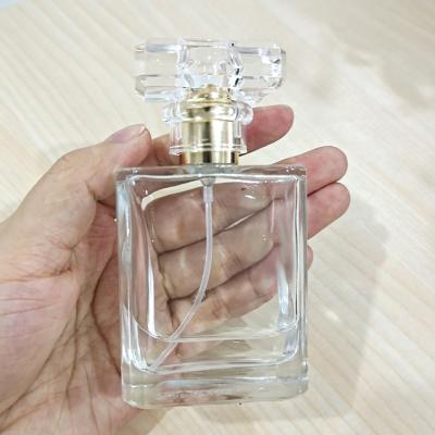 Cina i contenitori cosmetici di vetro 60ml profumano il ODM del diffusore 2.1oz dello spruzzatore della bottiglia in vendita