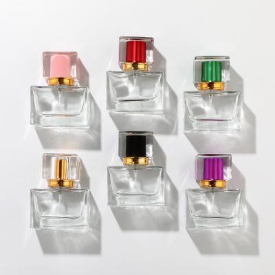 Cina Contenitori cosmetici di lusso anodizzati del quadrato dello SGS della bottiglia di vetro del profumo della pompa 30ml in vendita