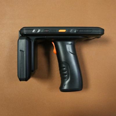 China Leitor RFID PDA de mão preto UHF 860-960MHz para gestão de inventário à venda