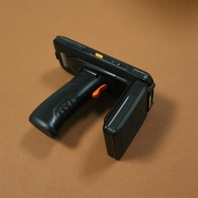 China Leitor RFID PDA de mão preto UHF 860-960MHz para gestão de inventário à venda