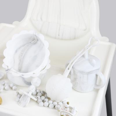 Cina Il bambino all'ingrosso Geschirr ha condotto il prodotto d'alimentazione dell'insieme delle stoviglie del bambino del silicone del piatto della ciotola del cucchiaio della ciotola del cucchiaio della busbana francese del silicone di svezzamento in vendita