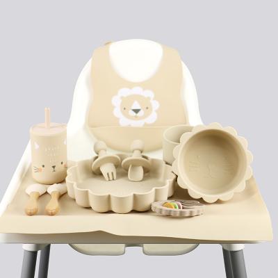 Cina Il bambino all'ingrosso Geschirr ha condotto il prodotto d'alimentazione dell'insieme delle stoviglie del bambino del silicone del piatto della ciotola del cucchiaio della ciotola del cucchiaio della busbana francese del silicone di svezzamento in vendita