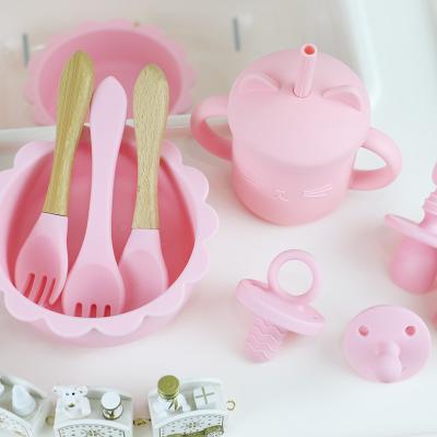 Cina Il bambino all'ingrosso Geschirr ha condotto il prodotto d'alimentazione dell'insieme delle stoviglie del bambino del silicone del piatto della ciotola del cucchiaio della ciotola del cucchiaio della busbana francese del silicone di svezzamento in vendita