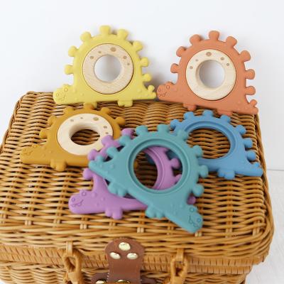 Cina Polsino di legno dei giocattoli dei multi di colore bambini del silicone per l'infante in vendita