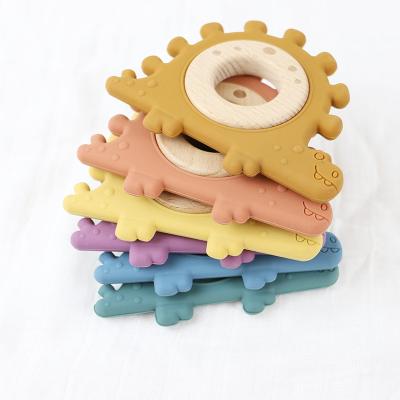 Cina Polsino di legno dei giocattoli dei multi di colore bambini del silicone per l'infante in vendita