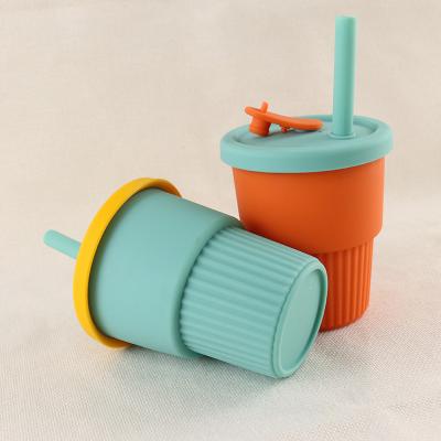China Travel Camp Collapsible Silicone Coffee Cup 350ml With Straw Lid for sale
