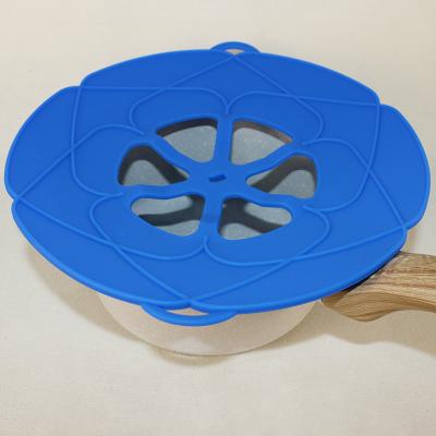 Cina Il doppio di Pan Lid Cover Reusable With del silicone del commestibile appende per cucinare in vendita