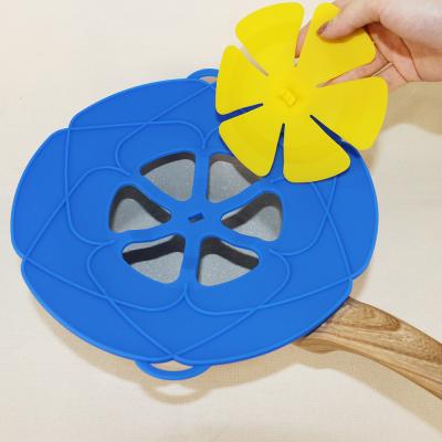 Cina Il doppio di Pan Lid Cover Reusable With del silicone del commestibile appende per cucinare in vendita