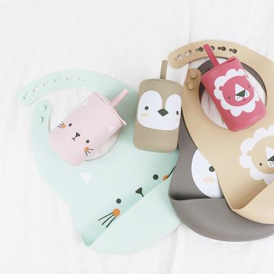 China Custom Soft And Comfortable Material Silicone Baby feeding Bib with Cute Cartoon Design for sale