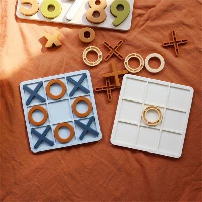 Cina MOQ 50 Set Silicone XO Tic Tac Toe Puzzle Logo personalizzabile Colori BPA Gratuito Certificato CE Giocattoli in silicone in vendita