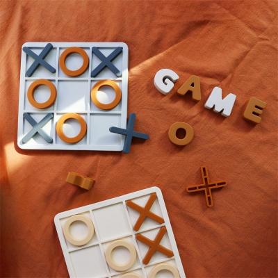 Cina MOQ 50 Set Silicone XO Tic Tac Toe Puzzle Logo personalizzabile Colori BPA Gratuito Certificato CE Giocattoli in silicone in vendita
