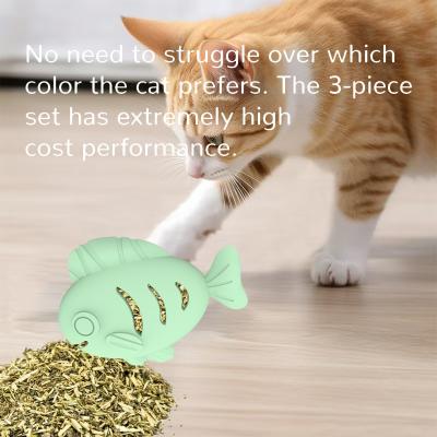 Cina Wholesale food grade silicone Cat Mint Ball Fish Shaped Toys Pet Toys Interactive Ball Teeth Cleaning pet toys and accessories in vendita