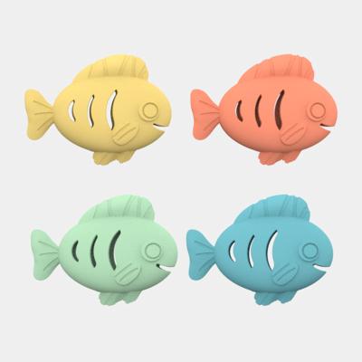 Cina Ingrosso colorato Bpa Grado alimentare gratuito Silicone per cani da compagnia allenamento pesce forma giocattoli snack perdita lenta alimentatore di silicone pesce giocattoli in vendita