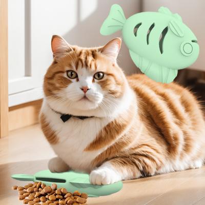 Cina Ingrosso colorato Bpa Grado alimentare gratuito Silicone per cani da compagnia allenamento pesce forma giocattoli snack perdita lenta alimentatore di silicone pesce giocattoli in vendita