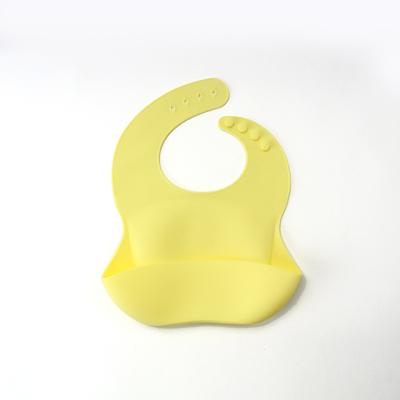 China Cute Cartoon Printing Patterns Silicone Baby Bib Waterproof Easy To Clean Ideal For Baby Feeding And Mealtime Protection for sale