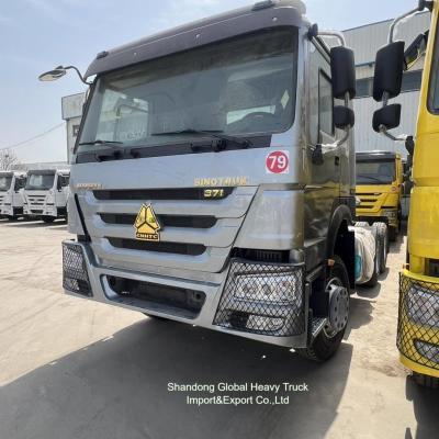China 10 Räder 6X4 40t Sinotruk HOWO Container Frachtanhänger Traktor Kopf Lkw zu verkaufen