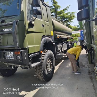 中国 石油輸送 燃料タンク HOWO 低価格のタンカー トラックHOWO 4X4 燃料タンク トラック 販売のため