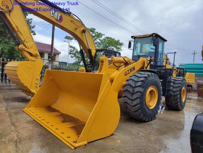 SEM655D Wheel Loader in operation