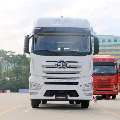 중국 백색 Faw J7 35 톤 4x2 트랙터 트럭 3800mm 축거 유로 5 12.52L 진지변환 판매용